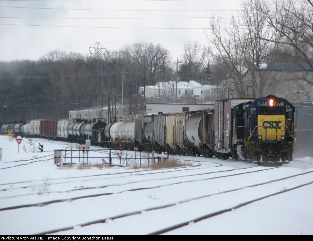 CSX 8550 leads Q335 into the yard during a break in the snow